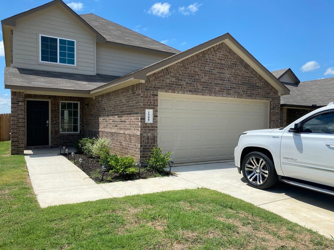 1500 Blue Jay Dr, Ennis, TX 75119 - House Rental in Ennis, TX ...