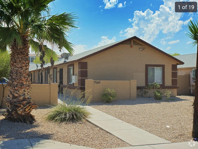 New Castle Homes Apartments for Rent with a Swimming Pool - Phoenix, AZ ...