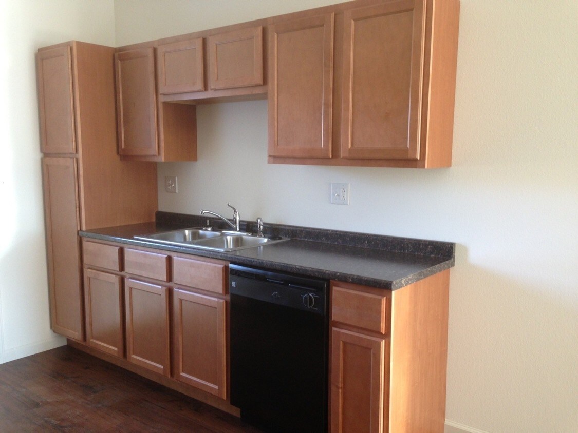 Pinecrest Apartments - 825 Sanchos Cir Dardenne Prairie, MO 63368 ...