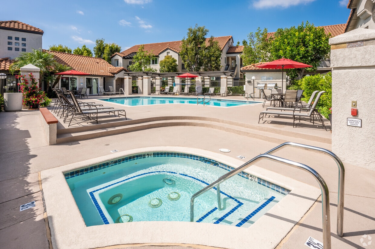Bella Vista Apartments - 27550 Hillcrest Mission Viejo, CA 92691 ...