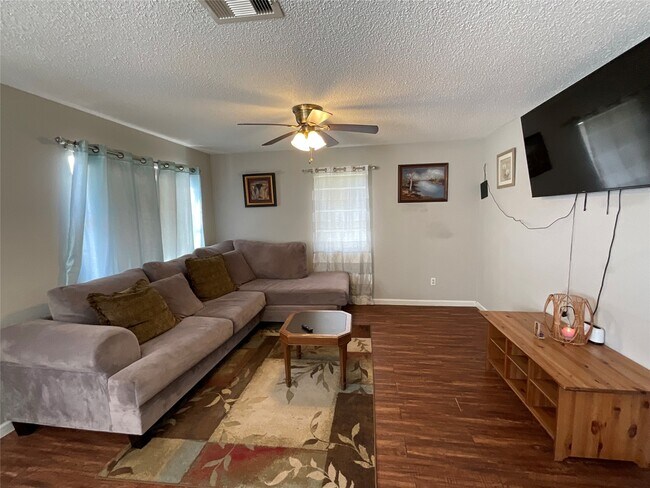 2515 Harris St, Baytown, TX 77521 - House Rental in Baytown, TX ...