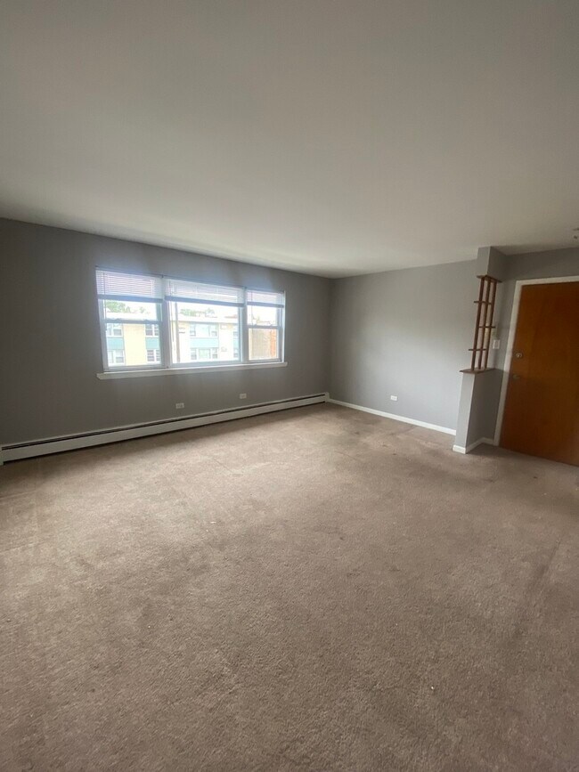 411 E 107th St Unit 2W, Chicago, IL 60628 - Condo for Rent in Chicago ...