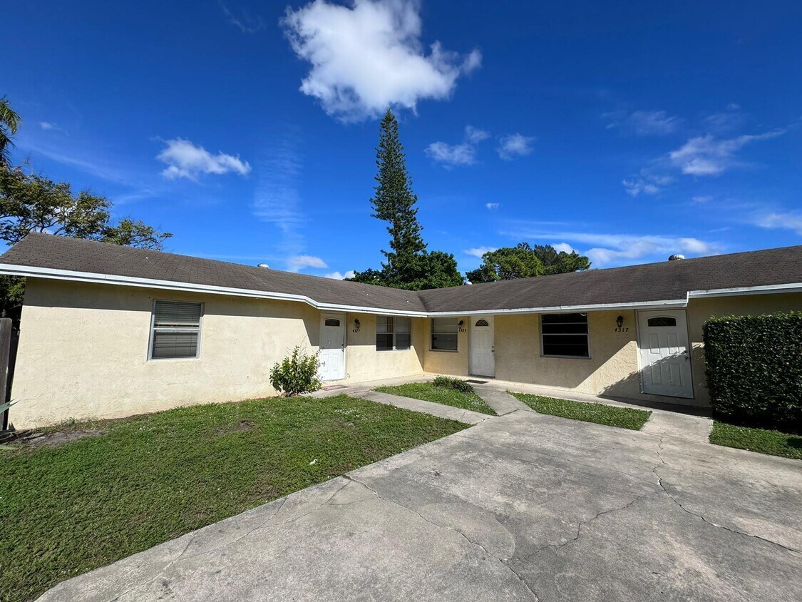 4317 Cypress Ln, Palm Springs, FL 33406 - Townhome Rentals in Palm ...