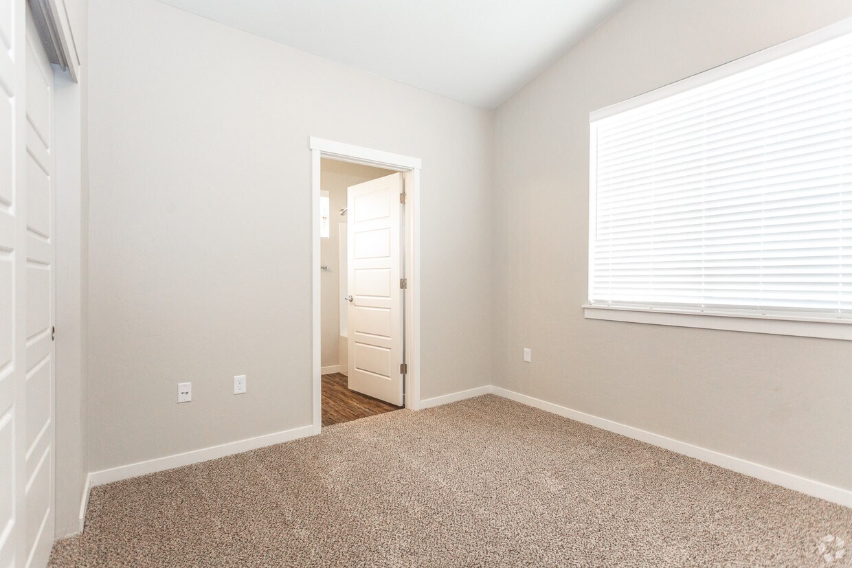 The Enclave Townhomes - 1440 N Locust Grove Rd Meridian, ID 83642 ...