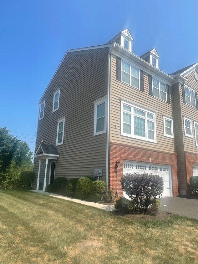 121 Carillon Hill Ln, Sellersville, PA 18960 - House Rental in ...