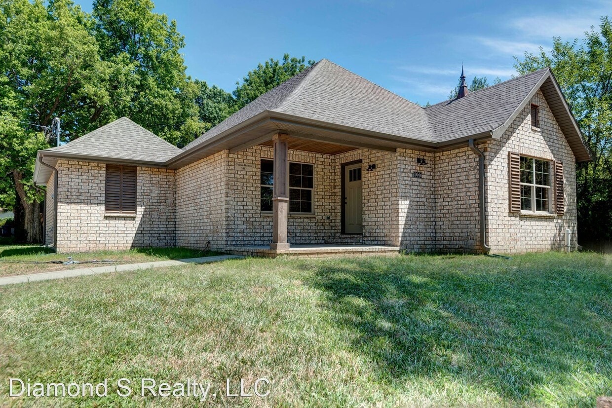 1648 S Jefferson Ave, Springfield, MO 65807 - House Rental in Springfield, MO | Apartments.com