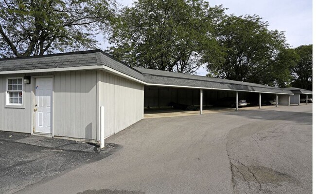 Hollow Hills Apartments - 4019 W Hollow Creek Dr Peoria, IL ...