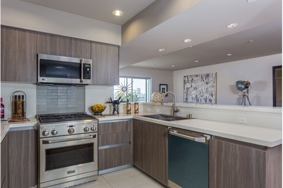Kings Court by Wiseman - 111 S Kings Los Angeles, CA 90048 | Apartments.com