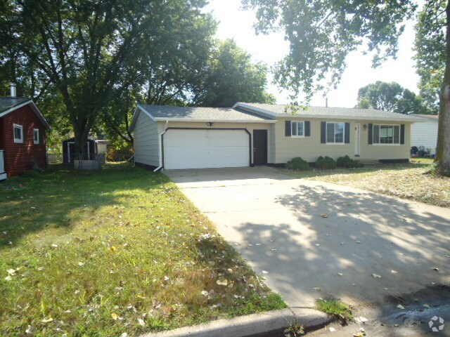 Cliffview Estates Senior Living Apartments for Rent - Holmen, WI - 1 ...