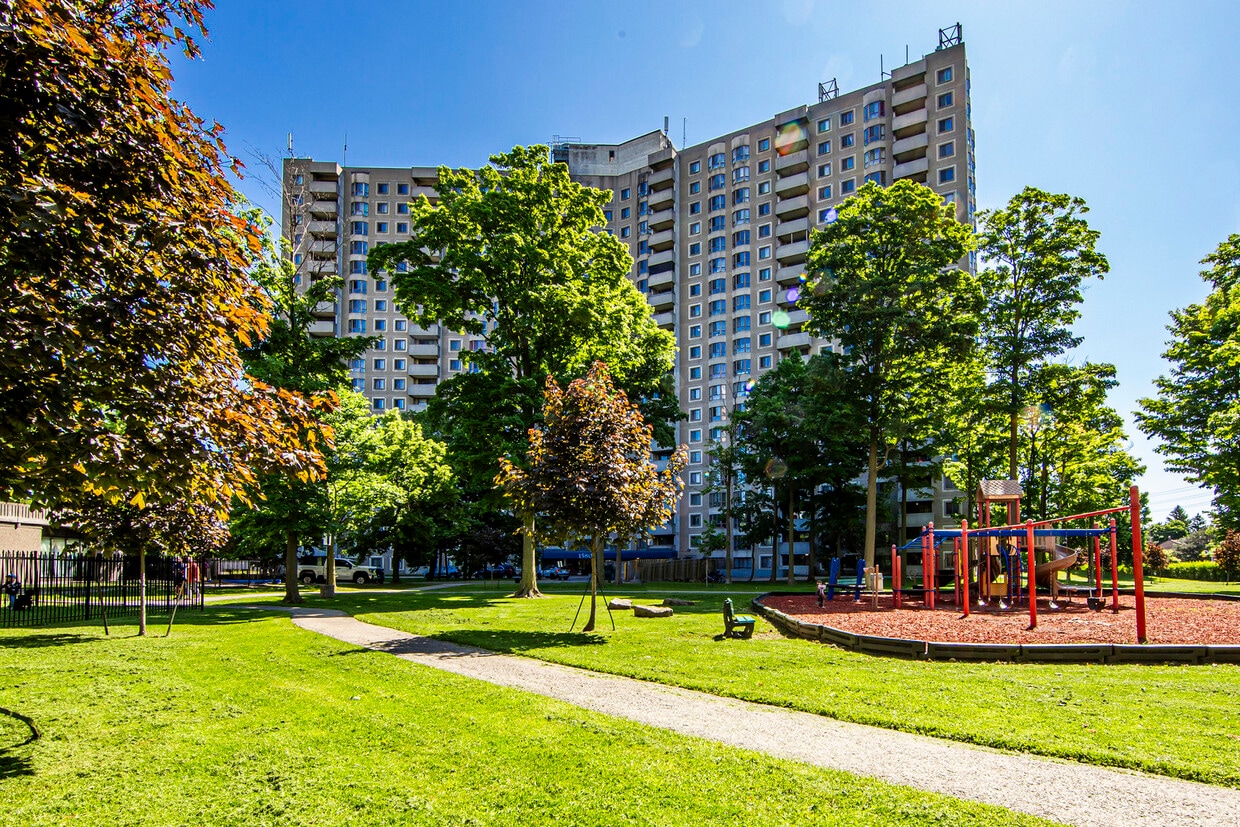 1580 Sandhurst Circle Apartments - 1580-1600 Sandhurst Cir Toronto, ON ...