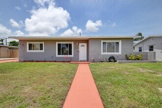 Lake Osborne Hills Apartments for Rent with a Yard - Lake Worth, FL ...