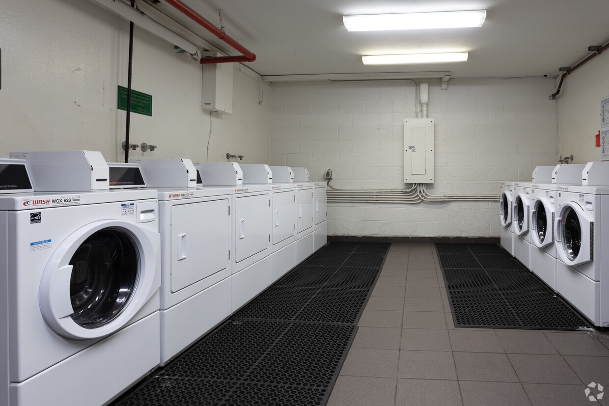 Garnet Victoria Apartments - 3450 Garnet St Torrance, CA 90503 ...