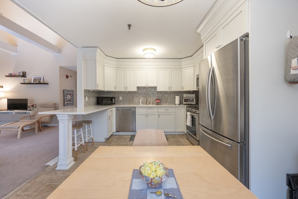 124 Tennis Plaza Rd Unit 8, Dracut, MA 01826 - Room for Rent in Dracut ...