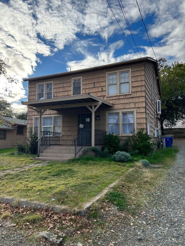 1214 Rose Ave Redding, CA 96001 - Alquileres en Redding, CA ...