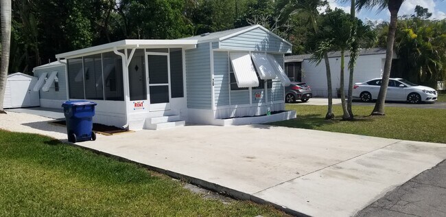 Gated Apartments for Rent in Gateway Estates Park, Florida City ...