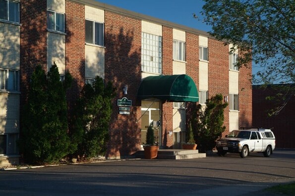 Clarkson Tower Apartments - 19 S Clarkson St Thunder Bay, ON ...