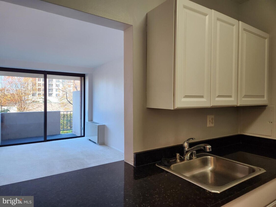 4141 N Henderson Rd Unit 214, Arlington, VA 22203 - Room for Rent in ...