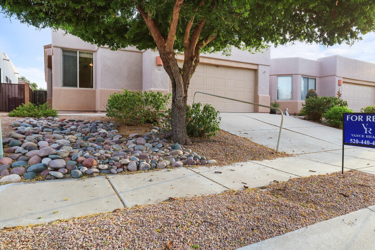 7352 E Calle de la Eternidad, Tucson, AZ 85715 - House Rental in Tucson ...