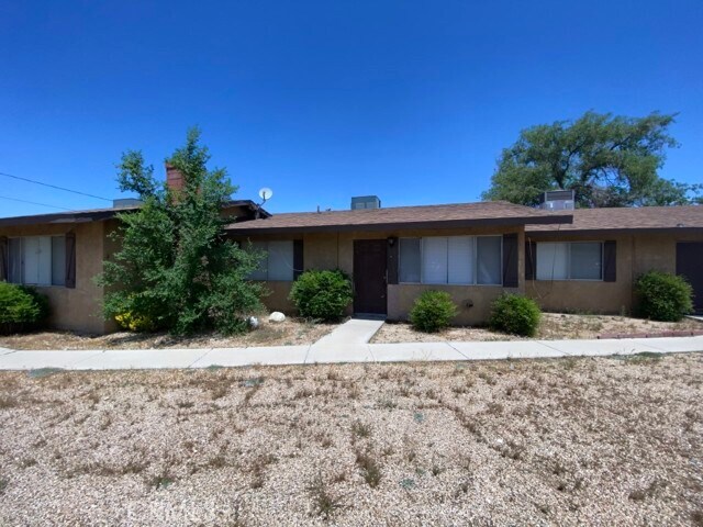 13192 Navajo Rd, Apple Valley, CA 92308 - Townhome Rentals in Apple ...