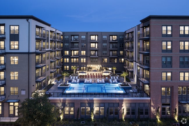 Oak Lawn Apartments for Rent with EV Charging - Dallas, TX - 192 ...