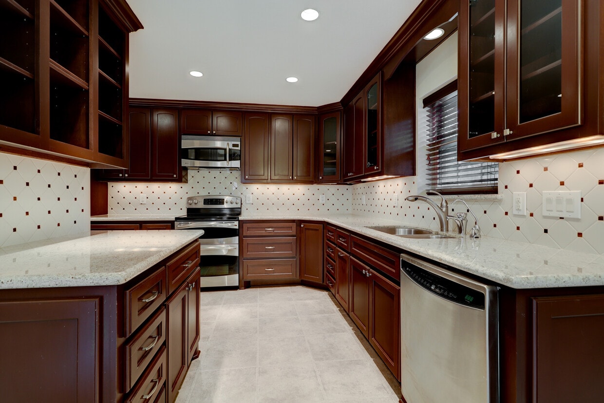 San Felipe Square Townhomes Townhomes for Rent - Houston, TX ...
