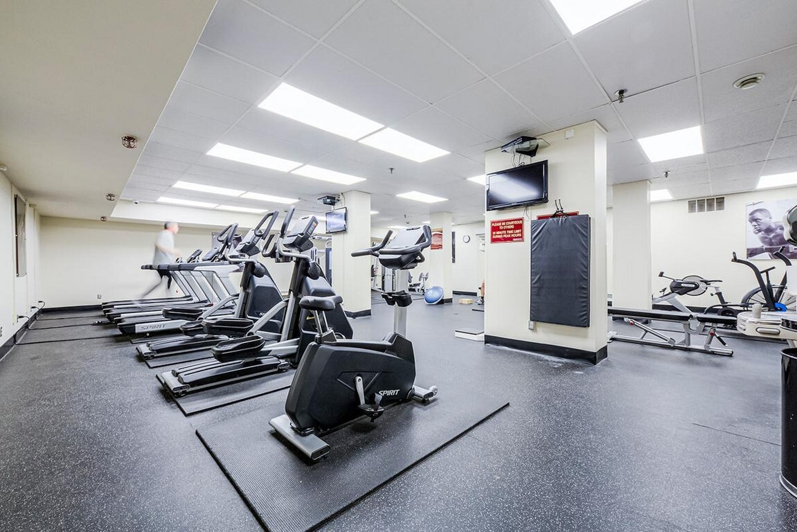 Upper Canada Court, West Apartments - 110 Erskine Ave Toronto, ON ...