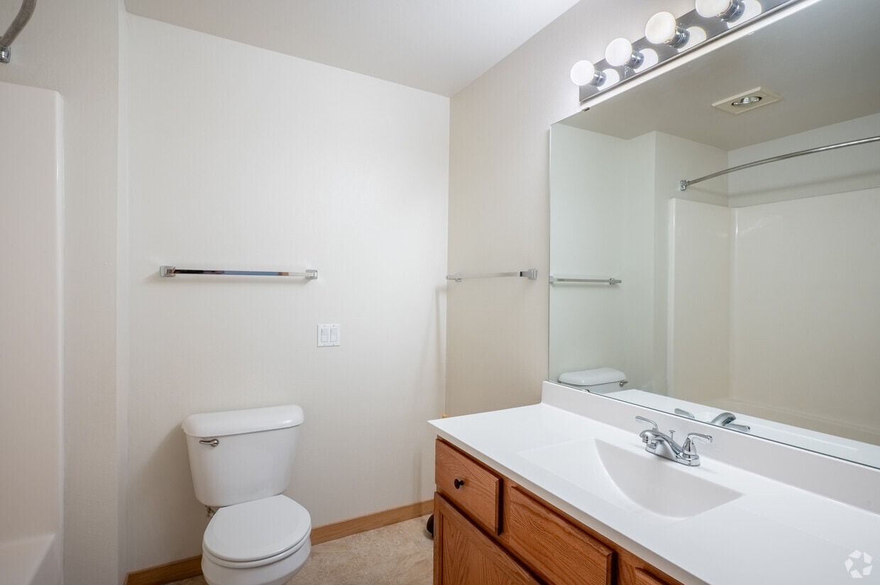 Shadow Creek - 6747 Pinelake Dr Madison, WI 53719 | Apartments.com