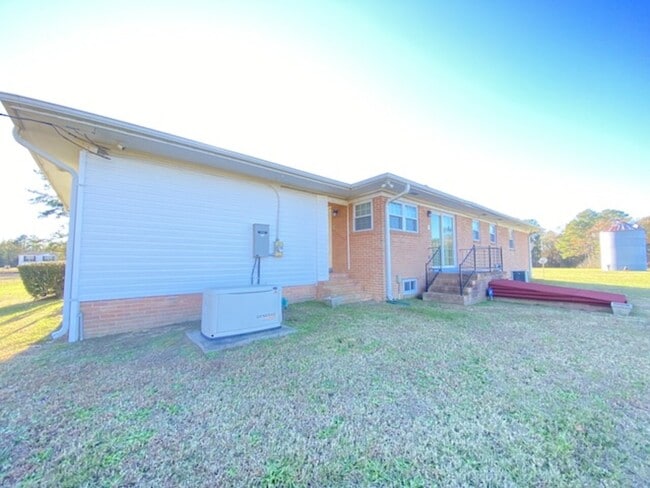 1707 Diamond Grove Rd, Skippers, VA 23879 - House Rental in Skippers ...