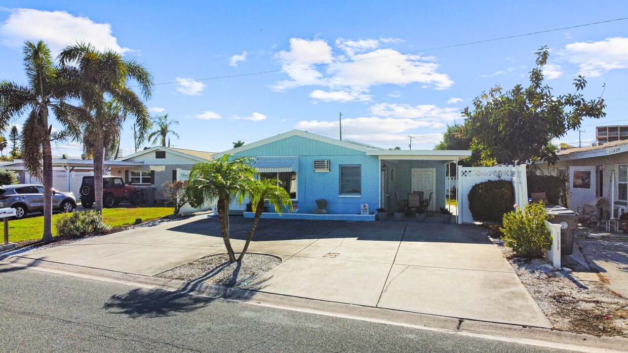 11400 2nd St E Unit A, Treasure Island, FL 33706 - Room for Rent in ...