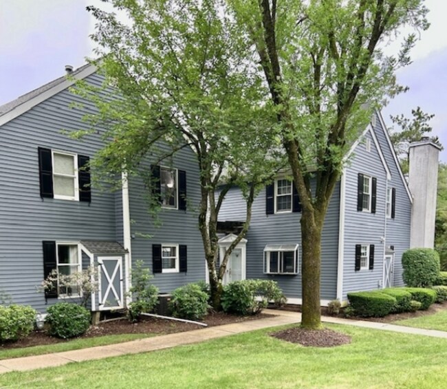 Countryside Manor Condominiums Apartments for Rent with a Swimming Pool ...