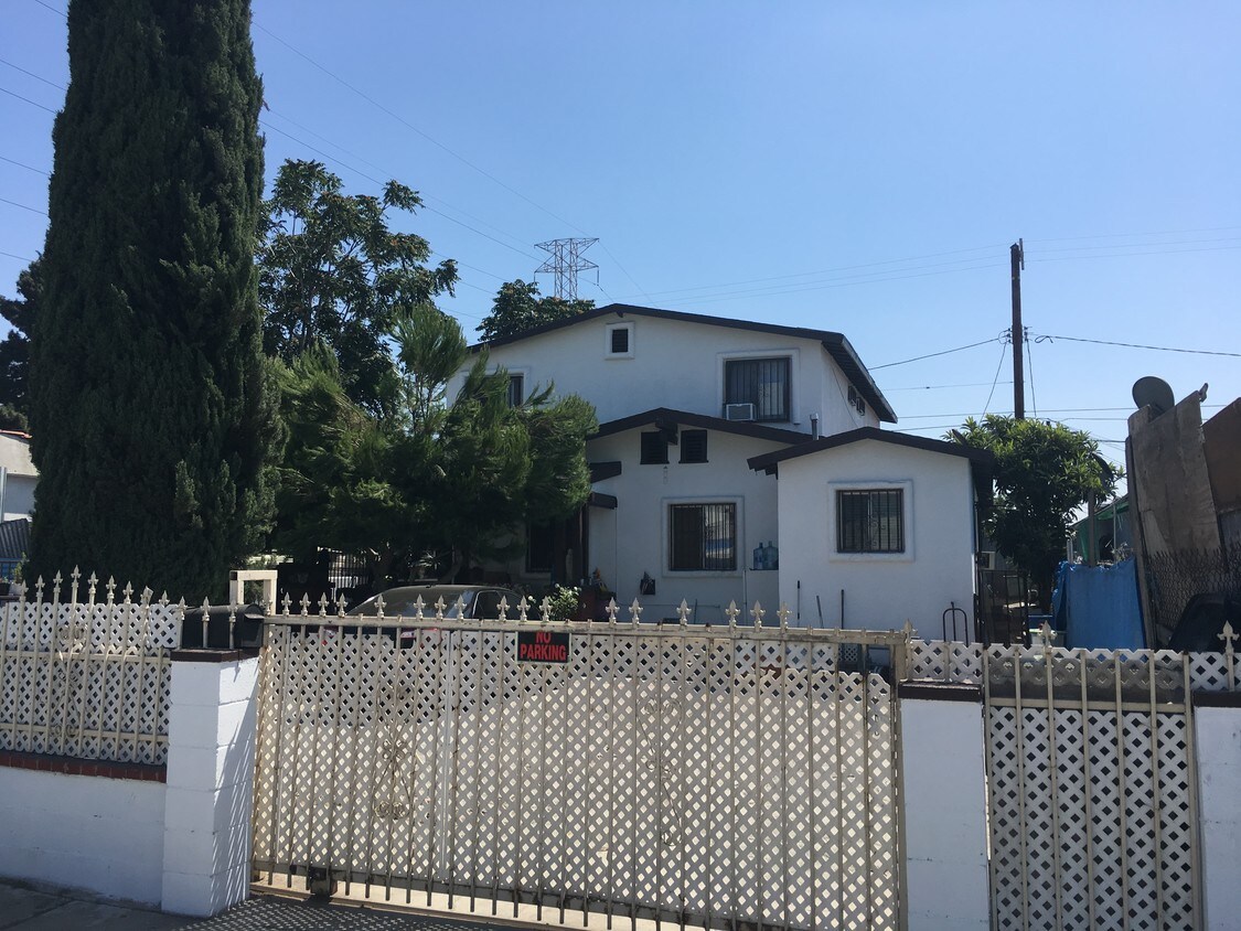 9806 S Main St, Los Angeles, CA 90003 - 9806 S Main St Los Angeles, CA ...