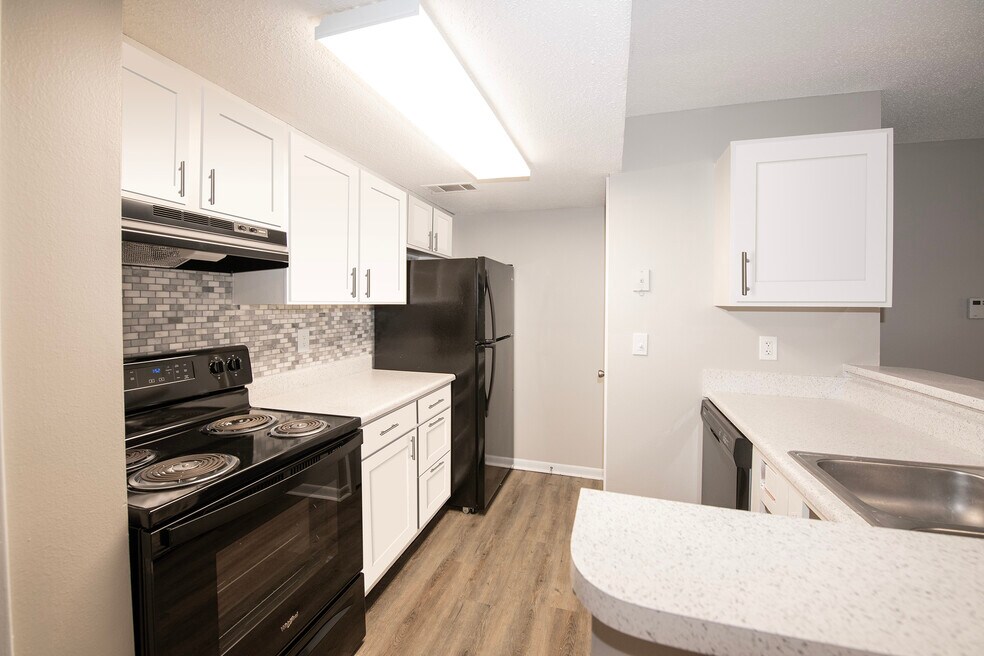 Apartments for Rent with Hardwood Floors in Laurel Place, Knoxville ...