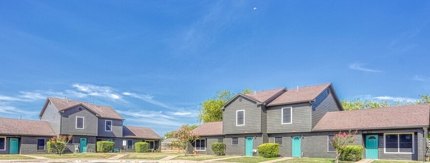 Two Rivers Townhomes - 1106 Brazos St Marble Falls, TX - Apartments for ...