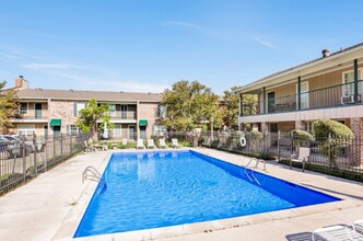 New Parkview Oaks East Apartments for Rent with Hardwood Floors - Baton ...