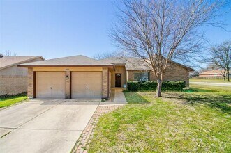 Falcon Ridge Legacy Apartments for Rent with a Walk-In Closet - Fort ...