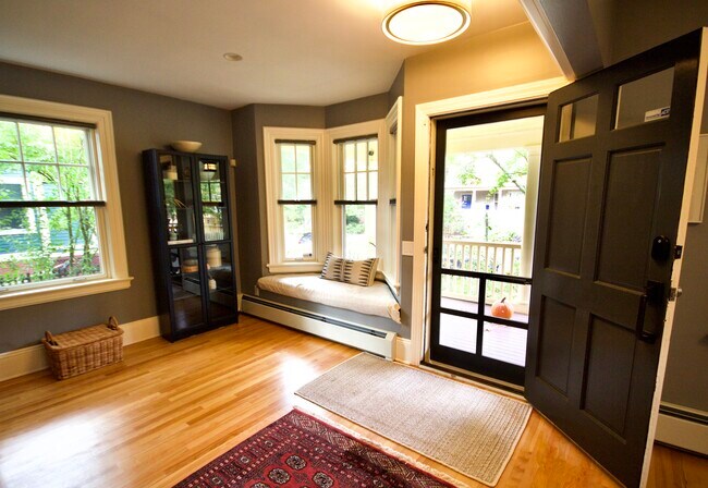 27 Rhode Island Ave, Providence, RI 02906 - House Rental in Providence ... 27 Rhode Island Ave, Providence, RI 02906 - House Rental in Providence ...