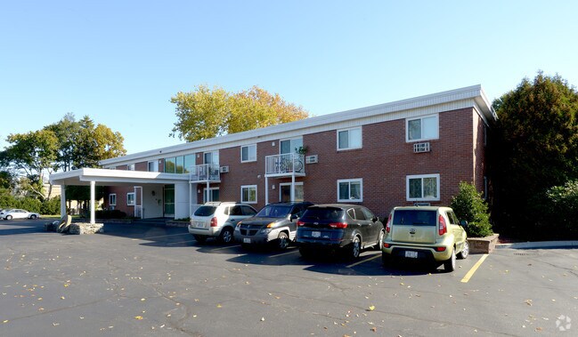 Parkway Apartments Rentals - Riverside, RI | Apartments.com