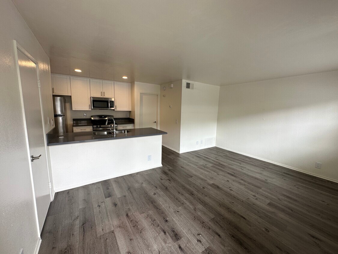 9960 Erma Rd, San Diego, CA 92131 - Apartments in San Diego, CA ...