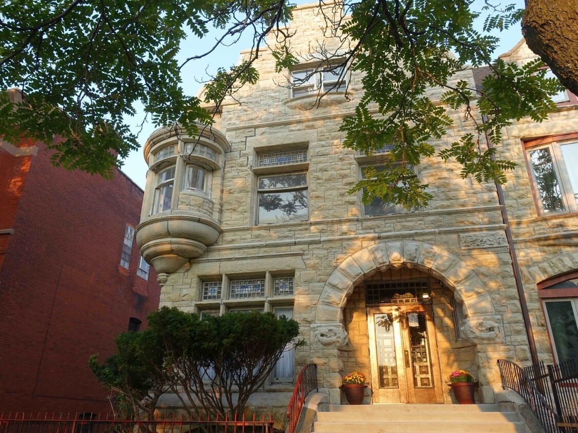 3316 S Calumet Ave, Chicago, IL 60616 - House Rental in Chicago, IL ...