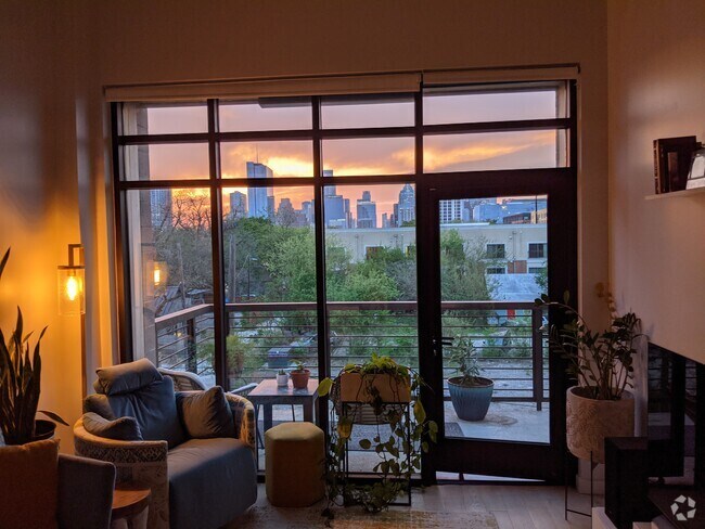 East Cesar Chavez Apartments for Rent with High Ceilings - Austin, TX ...