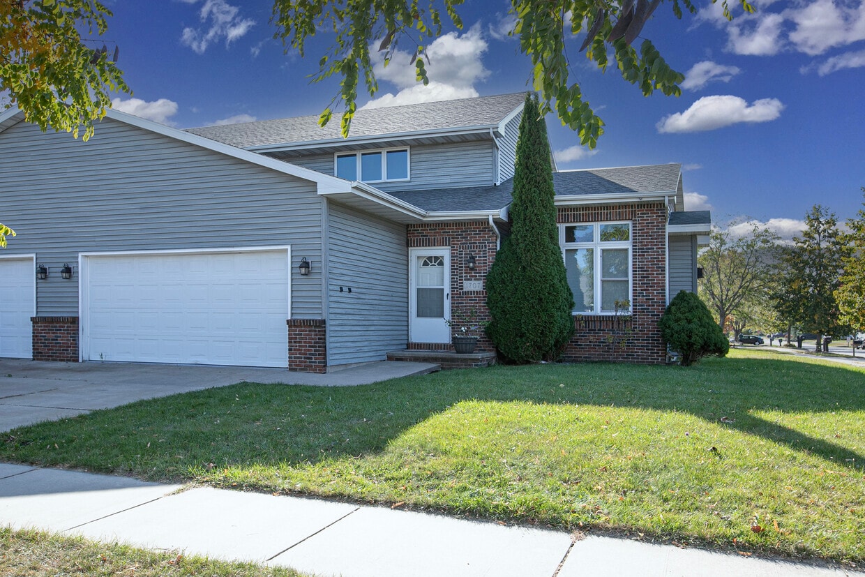 1707 Hulke Dr, Appleton, WI 54915 - Townhome Rentals in Appleton WI ...