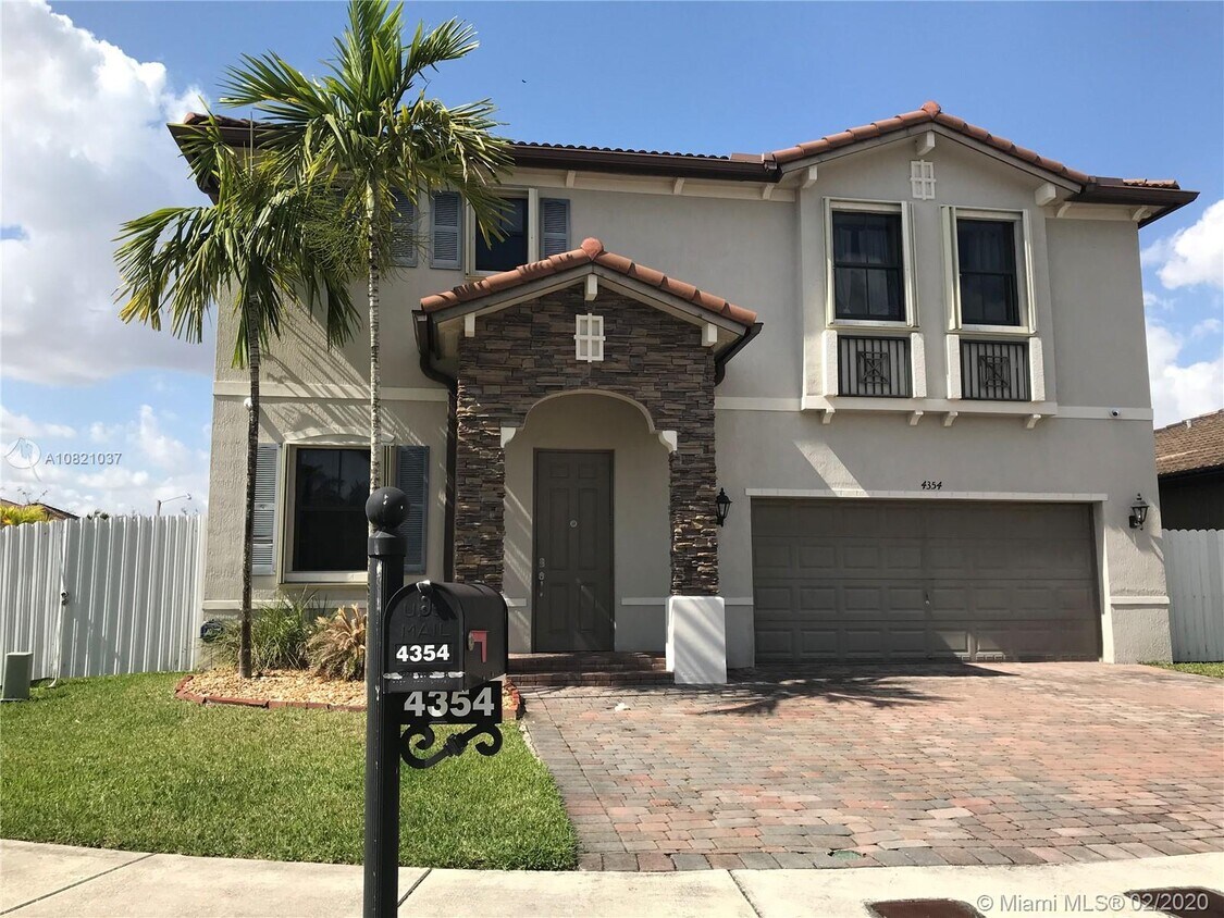 4354 SW 165th Ct Miami, FL 33185 - Alquileres en Miami, FL | Apartamentos.com