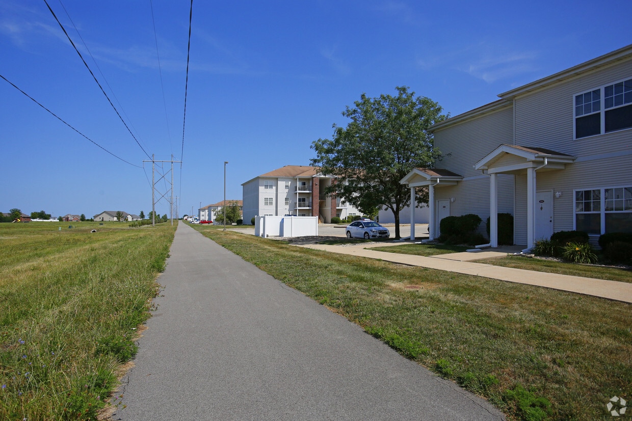 Brookridge Heights Apartments - 3102 E Hamilton Rd Bloomington, IL ...