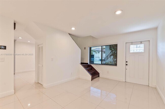 Bent Tree Lakeside Apartments for Rent with a Walk-In Closet - Miami, FL - Updated Today ...