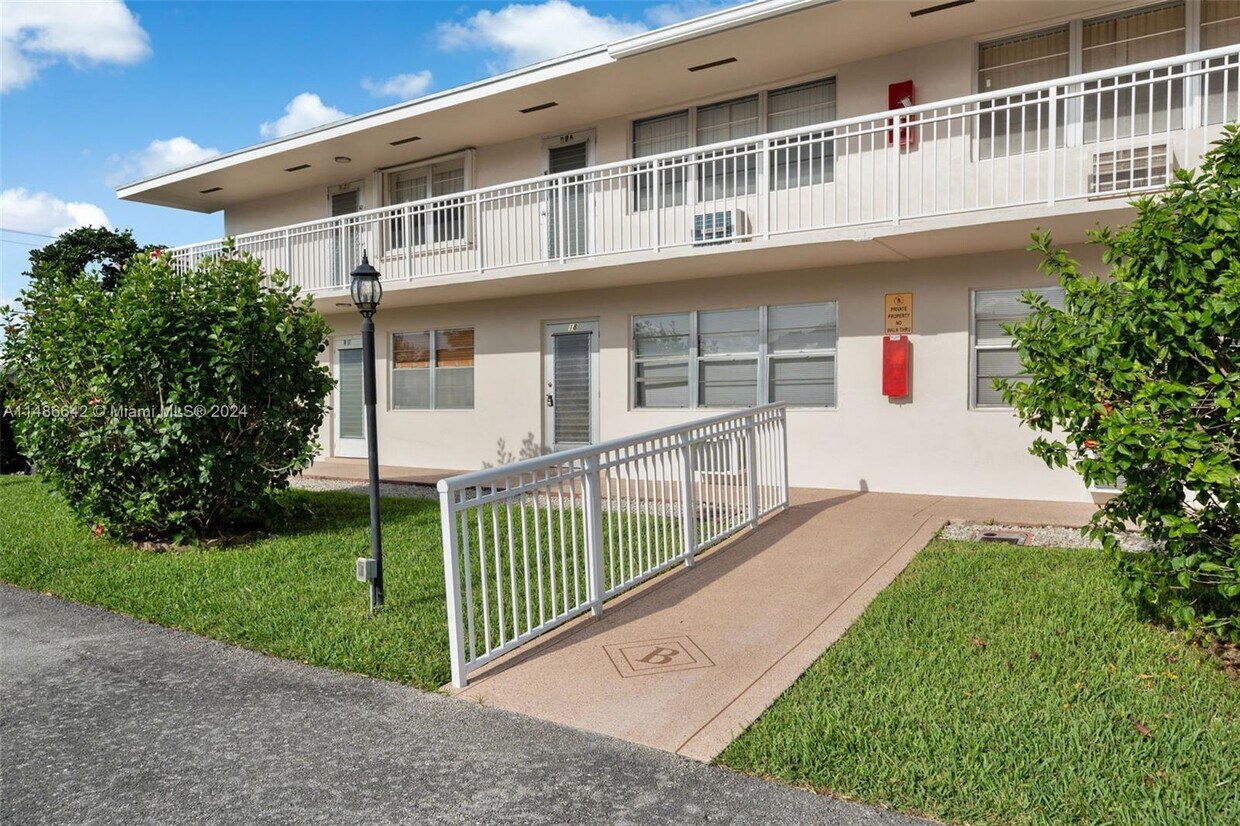 18 Hastings E Unit B, West Palm Beach, FL 33417 - Condo for Rent in ...