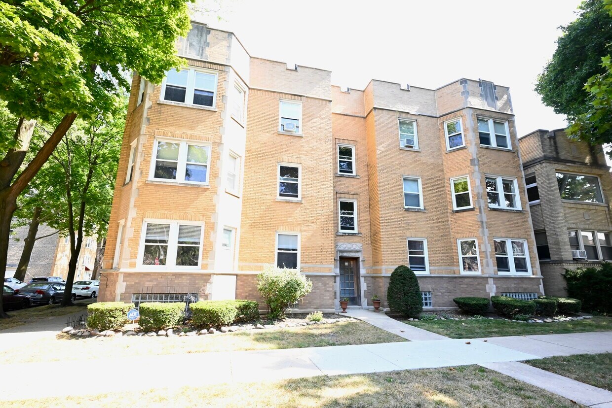 5755 N Artesian Ave, Chicago, IL 60659 - House Rental in Chicago, IL ...