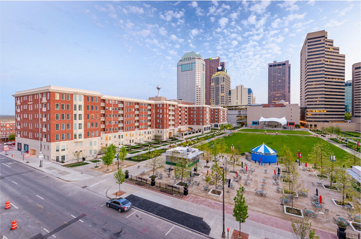 Highpoint on Columbus Commons - 150-190 S High St Columbus, OH ...