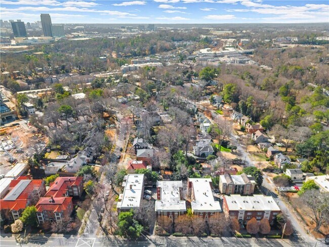 18 Collier Ln NW Unit 8, Atlanta, GA 30305 - Condo for Rent in Atlanta ...