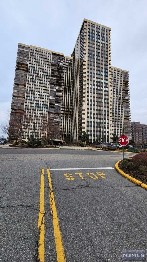 200 Winston Dr Unit 2112, Cliffside Park, NJ 07010 - Condo for Rent in ...