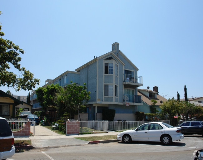 Clague Apartments for Rent with a Swimming Pool - Long Beach, CA ...